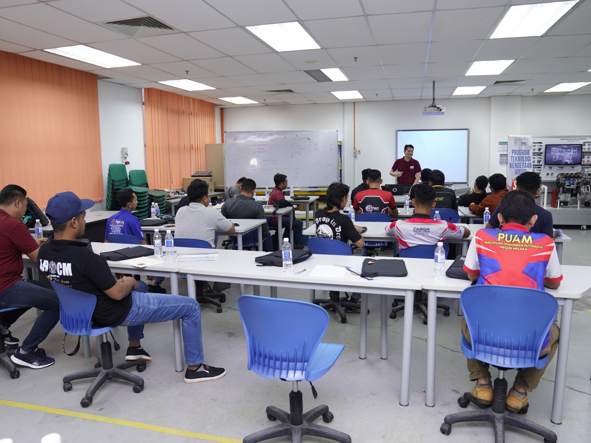 Hybrid Electric Vehicle (Intermediate) Training - German-Malaysian ...