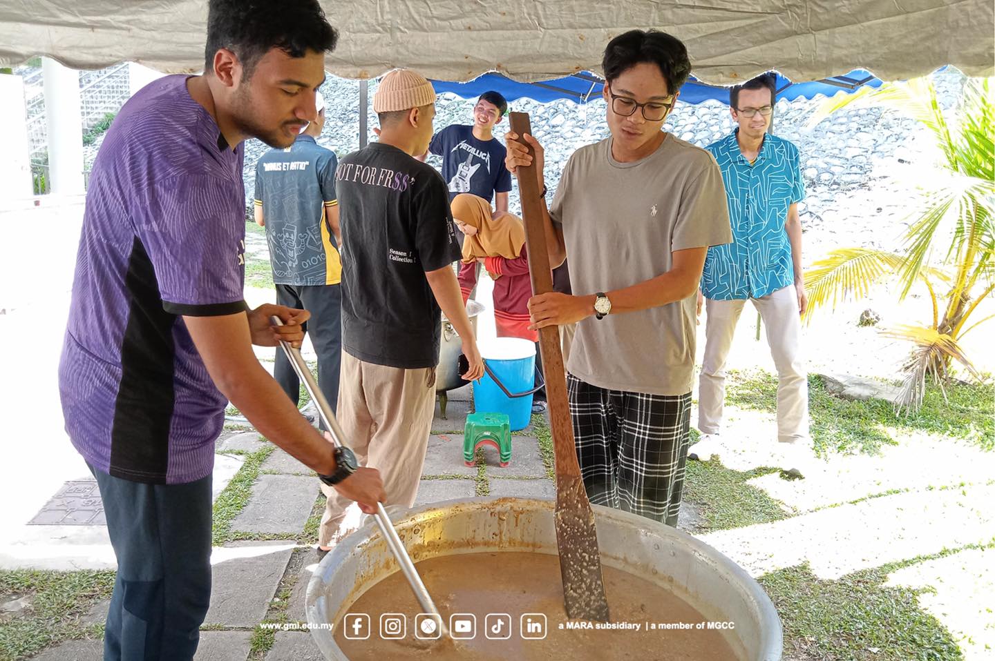 Program Bubur Lambuk Perdana dan Majlis Iftar Perdana 2024 di GMI ...