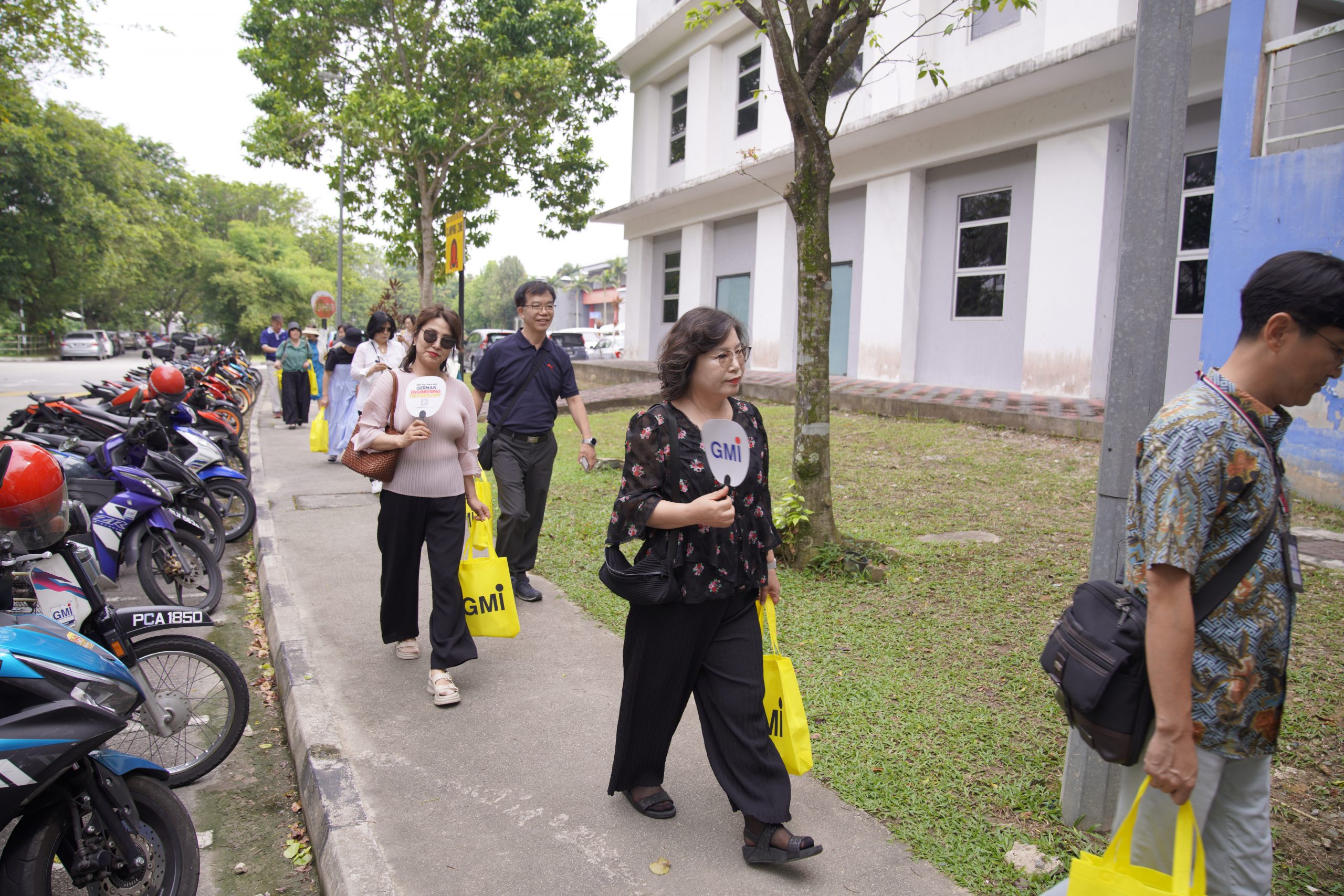 Visit from Busan Middle School Principals - German-Malaysian Institute